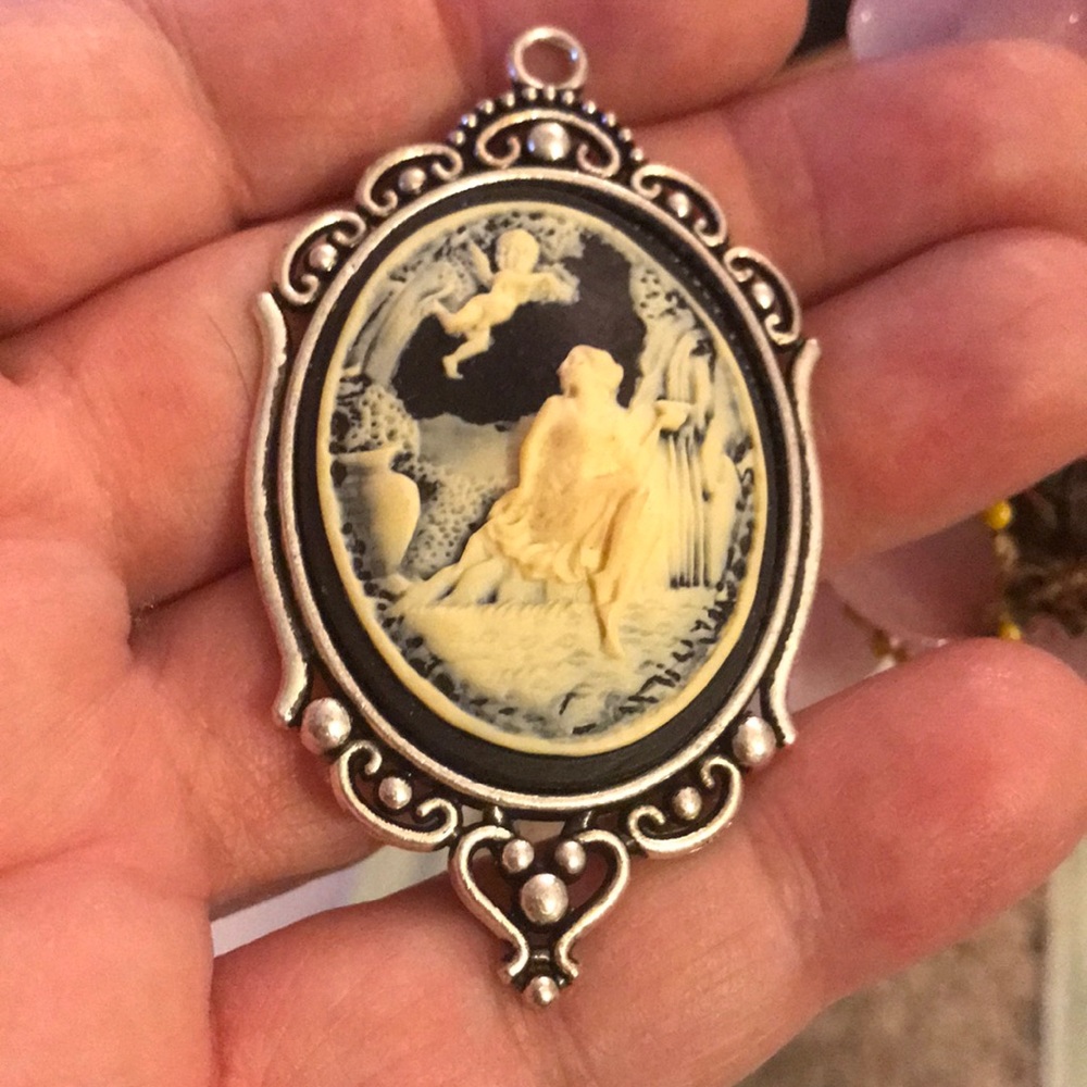 Vintage Engraved Angels Lucite Pendent - Gem